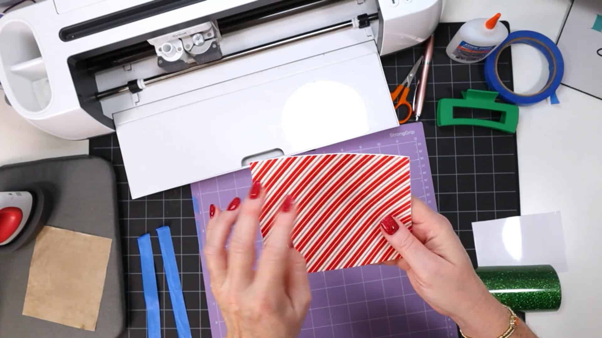 How to Make Holiday Faux Leather Hair Claw Clips with a Cricut - Amy Romeu