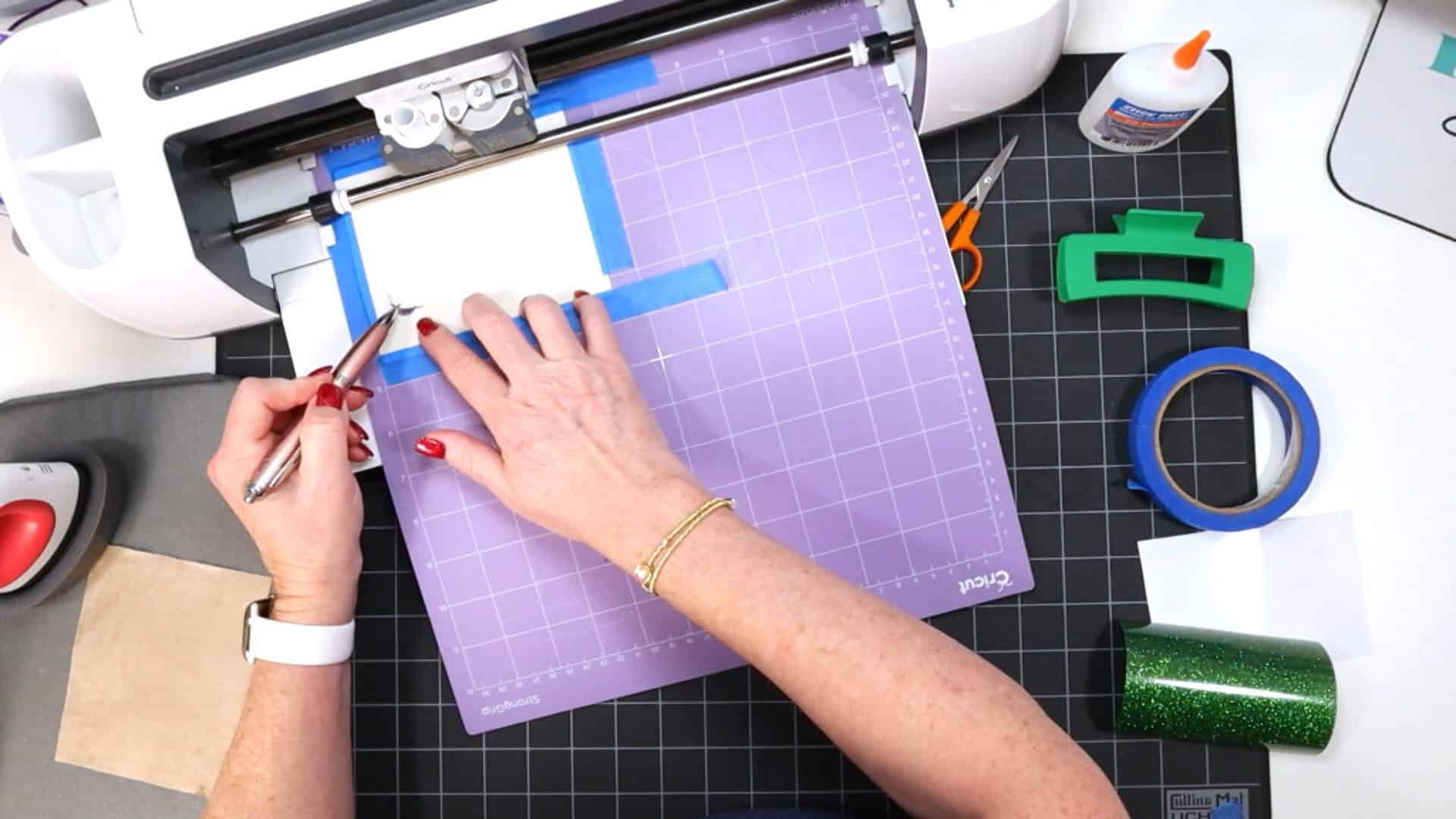 How to Make Holiday Faux Leather Hair Claw Clips with a Cricut - Amy Romeu