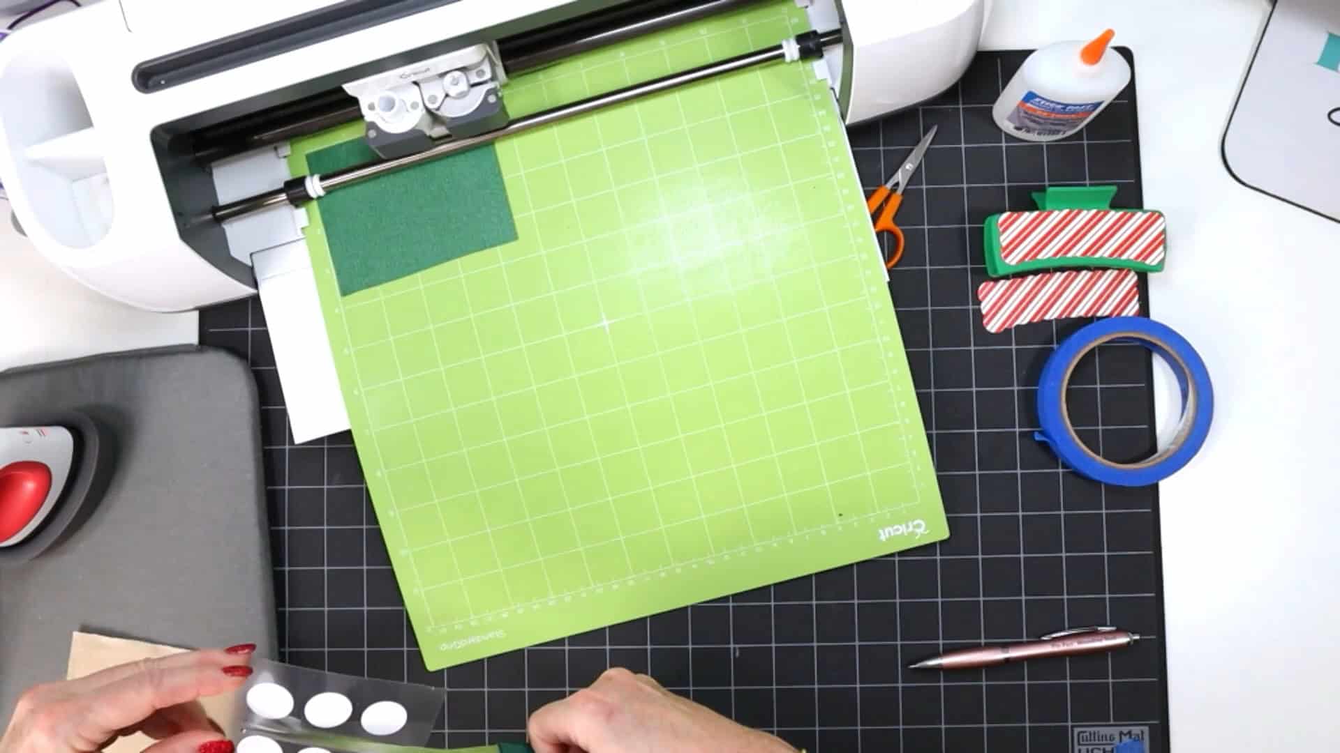 How to Make Holiday Faux Leather Hair Claw Clips with a Cricut - Amy Romeu