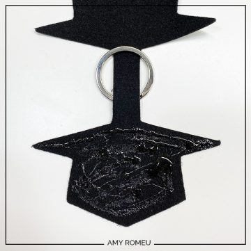 Graduation Keychain Cricut DIY - Amy Romeu