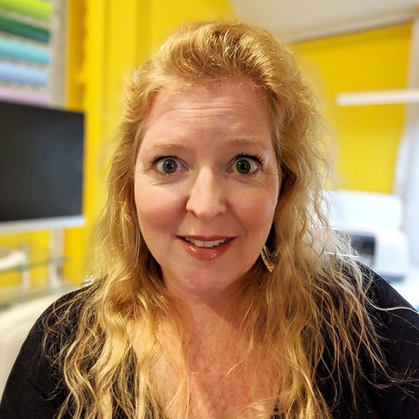 About Amy - Amy Romeu